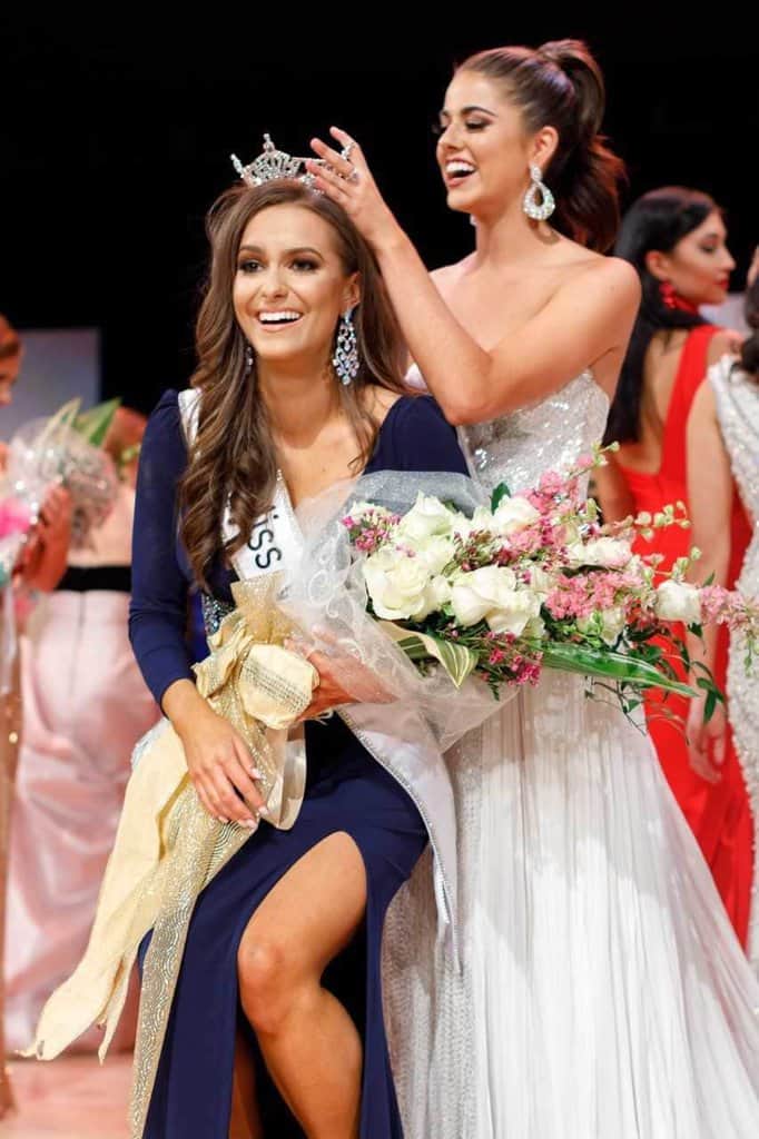 24-year-old beauty contestant performs science experiment and wins Miss ...