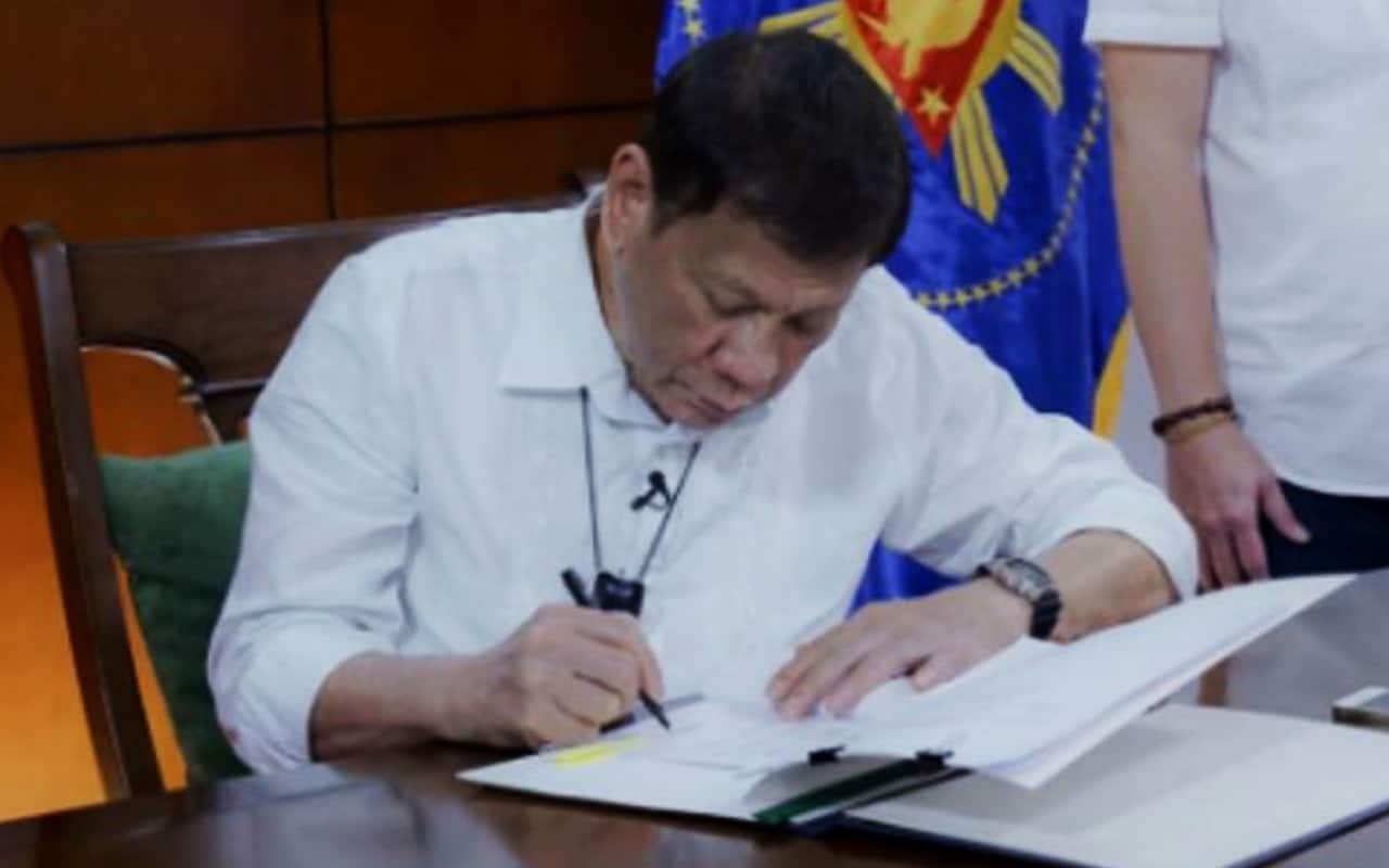 Duterte signs law allowing rescheduling of school calendar